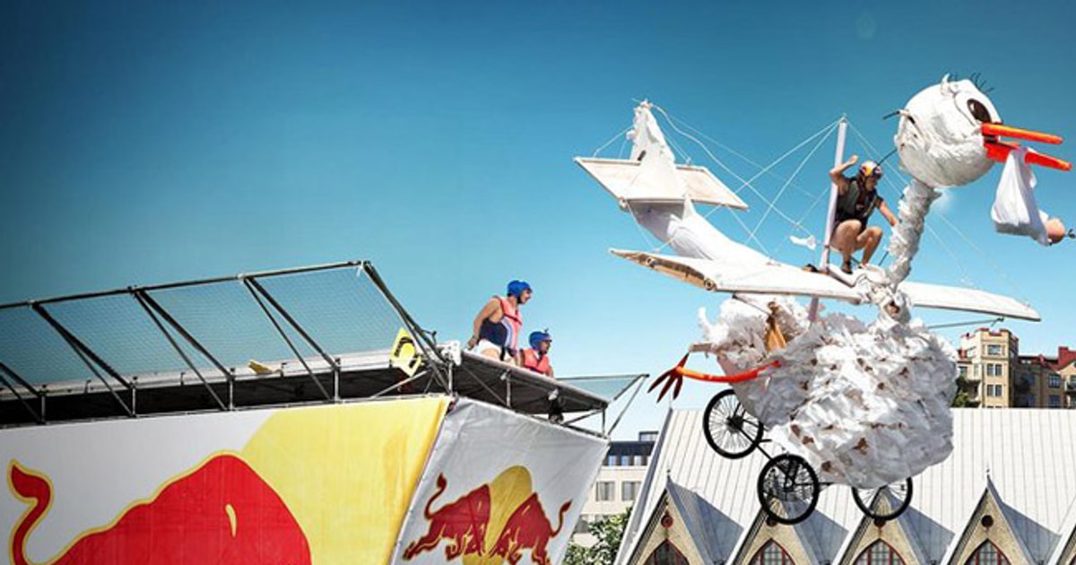 Người đàn ông tạo ra Red Bull từ nước tăng lực cho tài xế