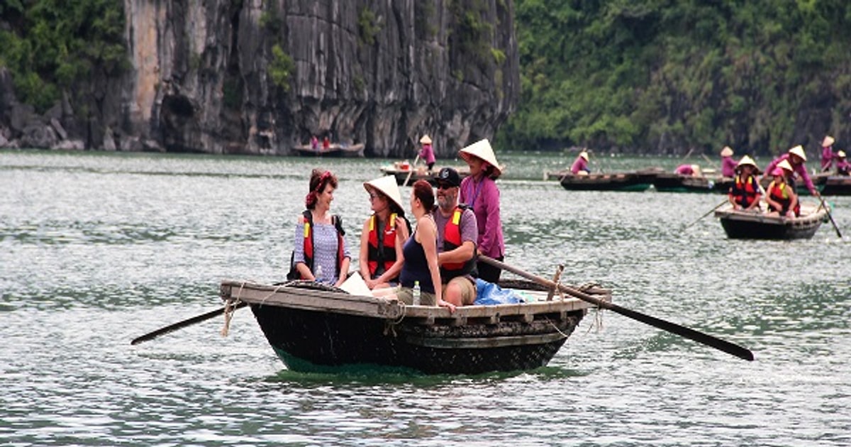 Quảng Ninh đón khách quốc tế với "du lịch luồng xanh"
