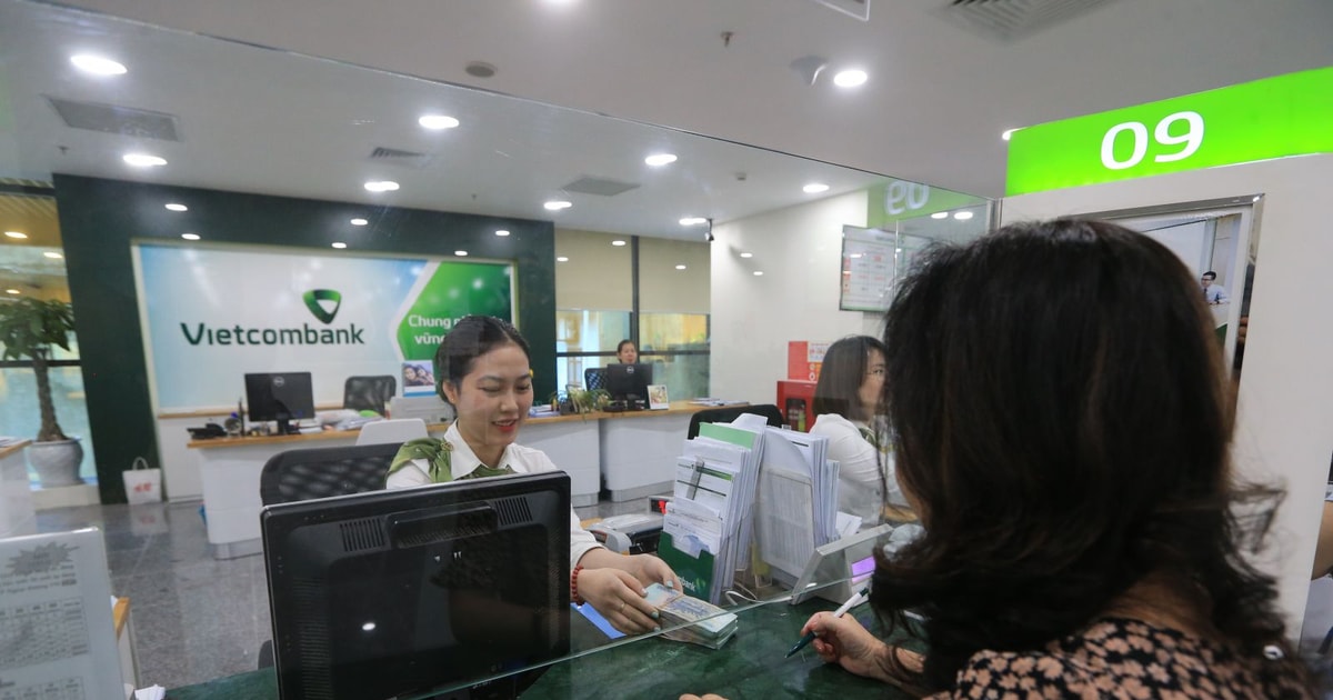 Cổ phiếu VCB “ngóng” room tín dụng