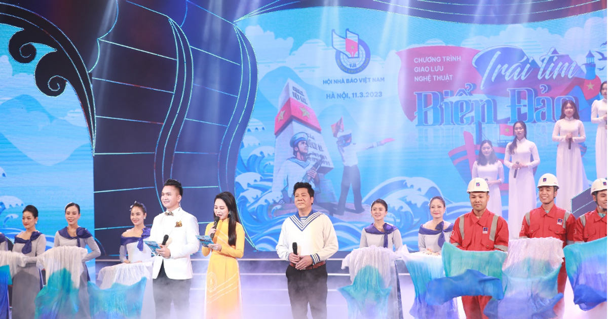 Chương trình nghệ thuật “Trái tim biển đảo”