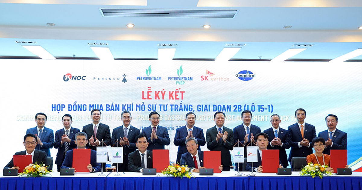 Petrovietnam ký hợp đồng chia sản phẩm dầu khí và hợp đồng mua bán khí ...
